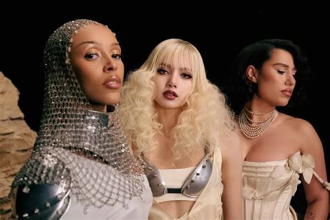 Rekor Baru Lisa Blackpink Jadi Idol Kpop Yang Tampil Di Oscar 2025