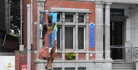 Os Viajantes Esculturas de Bruno Catalano IMIGRAÇÃO HISTÓRICA