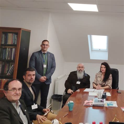 Институт за политичке студије