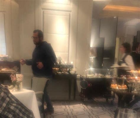 CAPTAN A HIJO DE AMLO EN Exclusivo Restaurante De MADRID Punto Por Punto