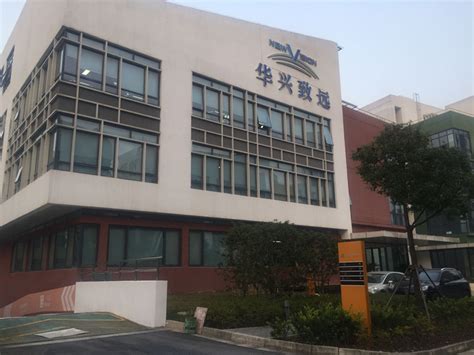 世界首台动车组车底检测机器人投入使用机器人维修工业机器人保养机器人售后服务广州子锐机器人