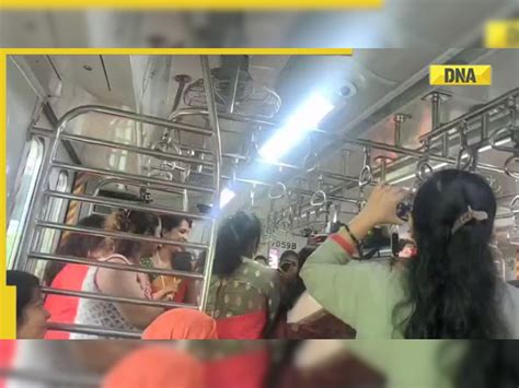 Navratri 2022 Women Perform Garba Inside The Mumbai Local Train Gets Viral