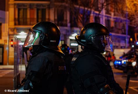 Fotogalería De La Tercera Noche De Disturbios En Barcelona