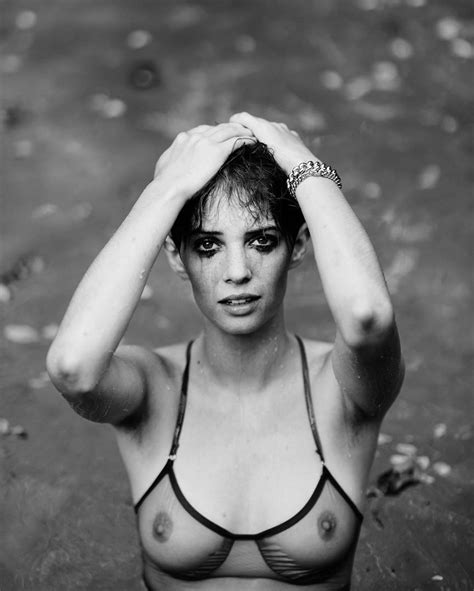 Maya Hawke See Through Almost Topless 7 Photos The Fappening
