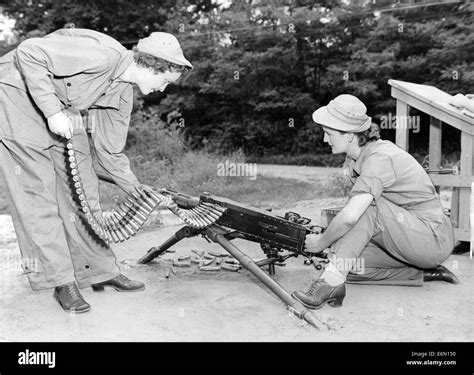 Browning ww2 maschinengewehr Schwarzweiß Stockfotos und bilder Alamy