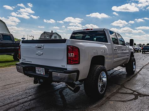2013 Chevrolet Silverado 2500 HD 20x12 Hostile Nitto LT305 55R20