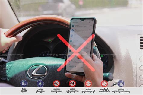 ពាក់ មួក សុវត្ថិភាព ម្នាក់ ការពារ ជីវិត មនុស្ស ម្នាក់ ពេលបើកបរត្រូវប្រកាន់ខ្ជាប់នូវ សុជីវធម៌