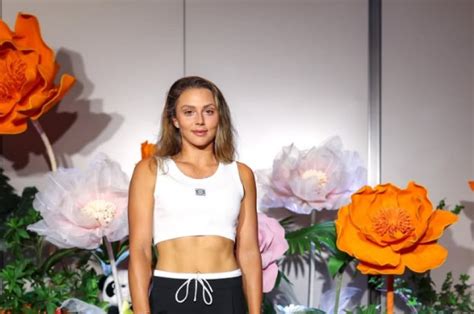 GALERIE FOTO Așteaptă să cazi ca să te critice Jaqueline Cristian nemulțumită de