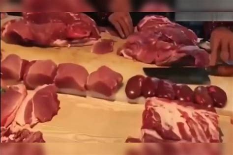 南方人买五块钱猪肉老板还很愉快的帮忙切成肉丝