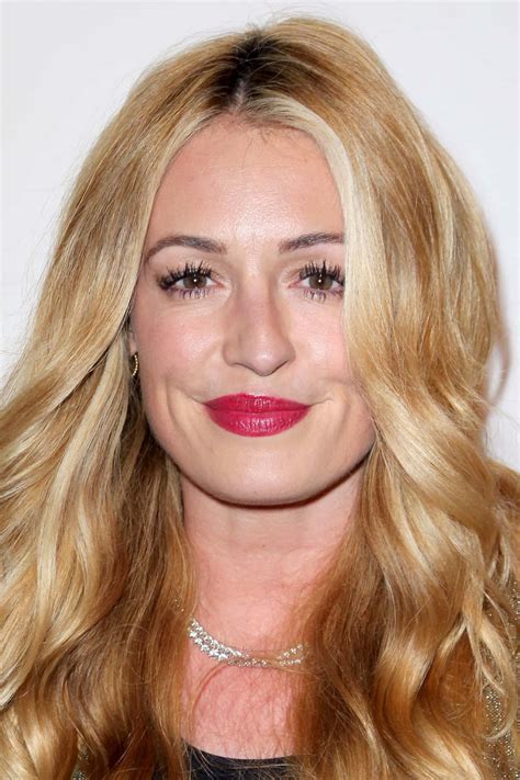 Download Blonde Celebrity Red Lipstick Smile Wallpaper
