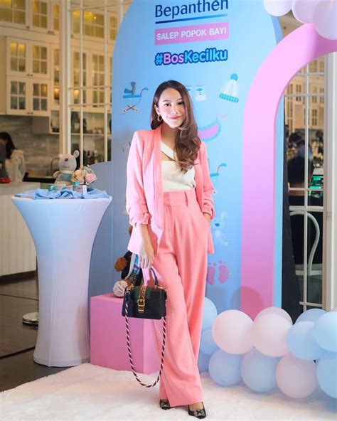 9 Mix And Match Outfit Pakai High Waisted Pants Ala Merdiant
