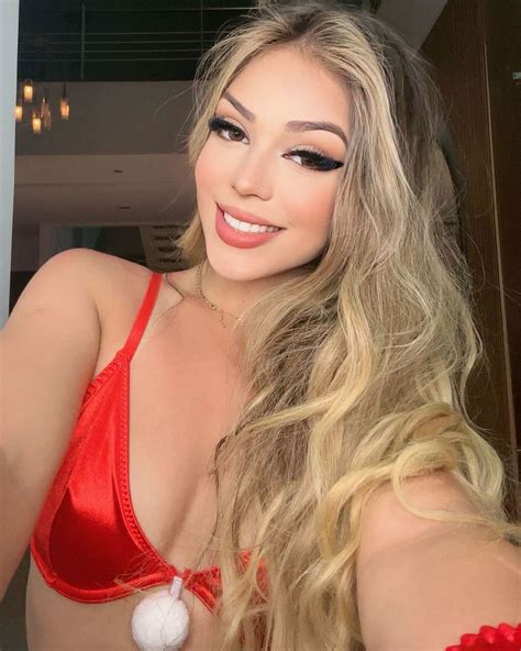 Melody Passa De Ano Na Escola E Mostra Seu Boletim