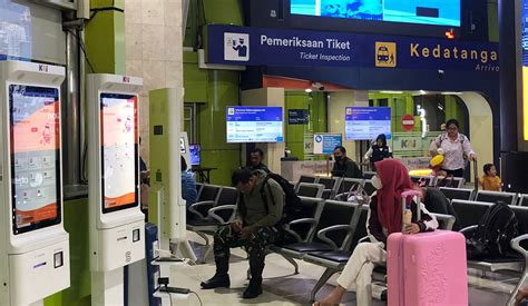 Tiket Kereta Api Lebaran Sudah Terjual Ratusan Ribu KAI Ungkap Puncak Keberangkatan