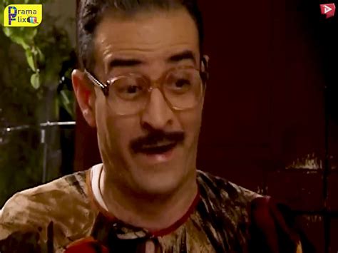 مو عيب الجار يبصبص على بنات جيرانو الحلويين متل القطرشاف المتفرعة والمتمكيجة واللي بتترقوص