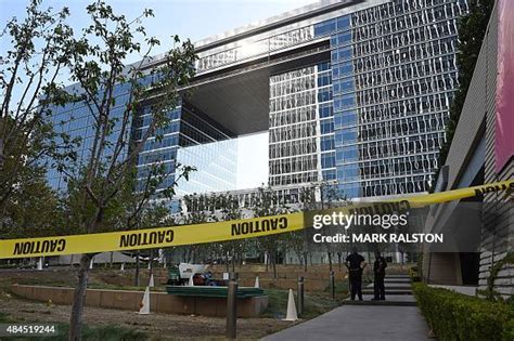 Lapd Hazmat Photos And Premium High Res Pictures Getty Images
