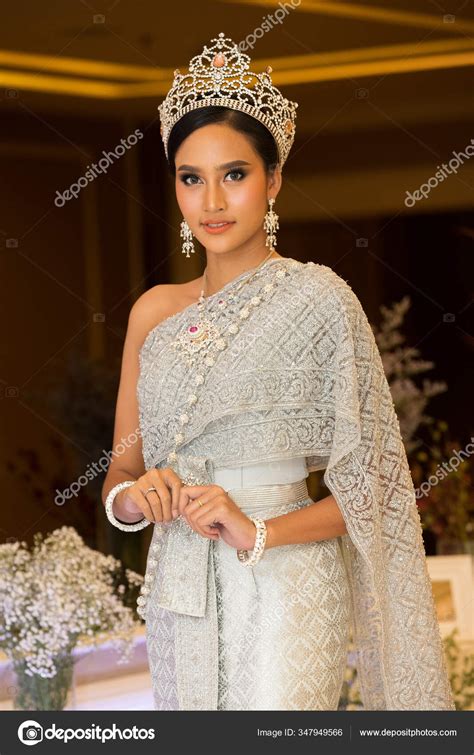 Miss Beauty Contest Fashion Model Thai Traditional Costume Wedding