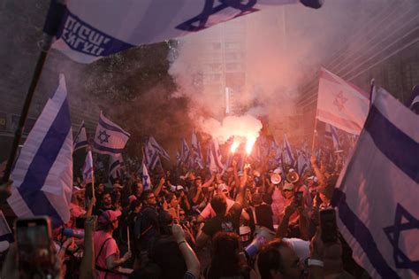 イスラエルのデモ隊、ネタニヤフ首相の司法改革案に反対し幹線道路を封鎖｜arab News