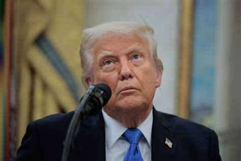 Trump Amenaza A Apple Con Arancel Del 25 Sobre Iphones Producidos Fuera De Ee Uu