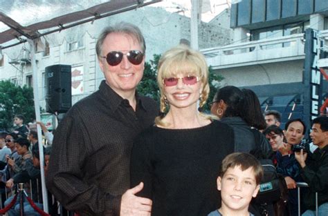 Loni Anderson Auctioning 65 Ts From Ex Burt Reynolds