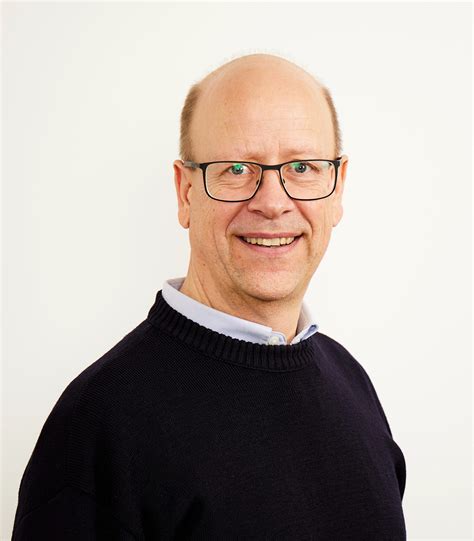 Johntennent1 1 The Air Ambulance Service