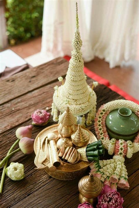 ปักพินโดย Geethu Mohan Das ใน Diwali งานฝีมือดอกไม้ งานฝีมือ พวงมาลัย