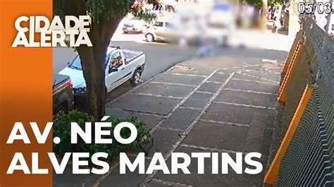 Carro Invade Preferencial E Atinge 2 Motocicletas Br