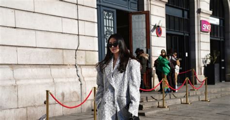 파리에서 포착된 딘트 신수진 대표의 트렌디한 순간