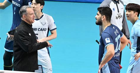 대세 따라 외국인 감독 선임했는데 7년 만의 ‘최저 성적 우리카드 V리그에 남긴 메시지 Ss포커스