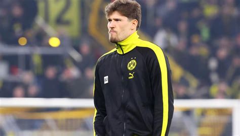 Borussia Dortmund Bangt Weiter Um Gregor Kobel