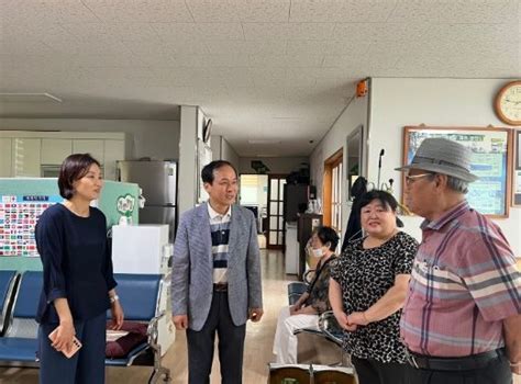 수원시 장안구 정자2동 경로당에 폭염 대비 수박 전달