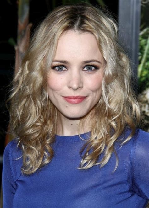 Rachel Mcadams Wearing A Long Hairstyle With Curls And A Beachy Vibe