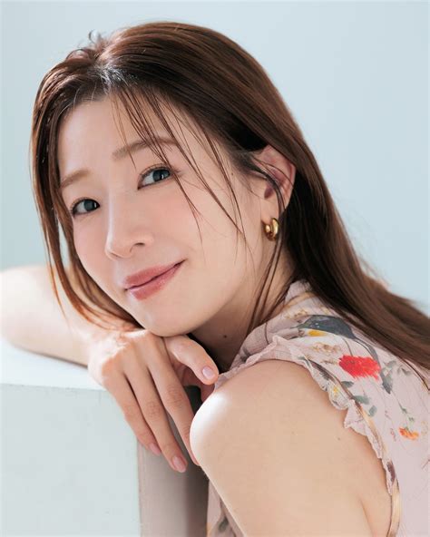 石井亜美あみしぃ 🌱 ランチ→打ち合わせの日のコーディネート。 こちらの Nostalgiajp さんとのコラボブラウス、 ノー