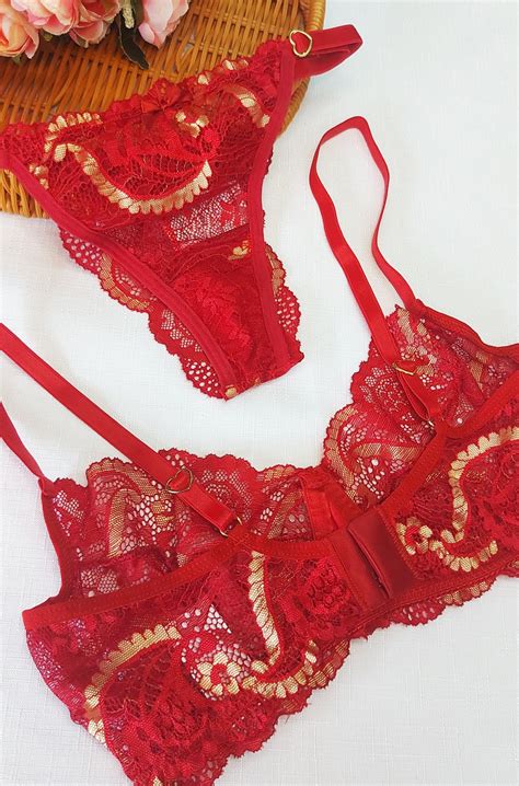Conjunto Calcinha E Sutiã Sensual Em Renda Sem Bojo Com Aro Meia Taça