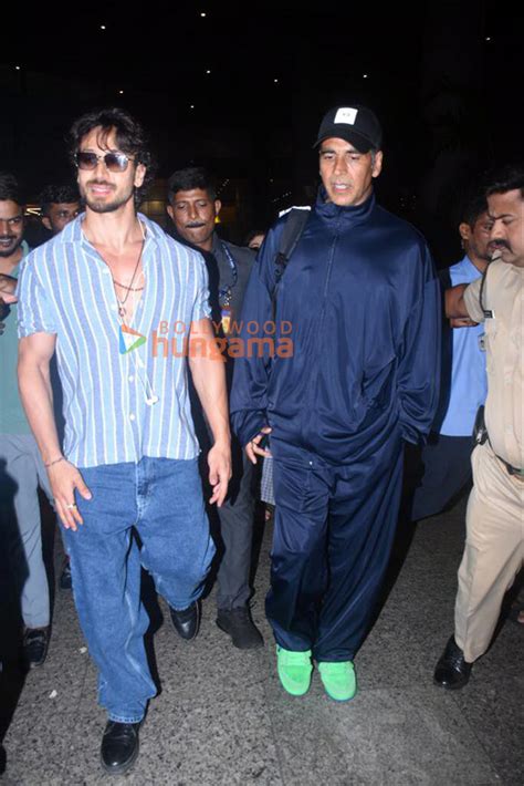 Photos Akshay Kumar And Tiger Shroff Snapped At The Airport 5 Tiger
