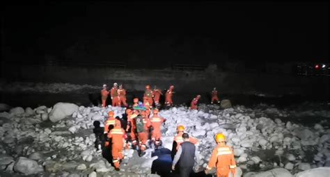 挺进震中！四川森林消防已救援重伤员15人 救援仍在持续！新闻频道央视网