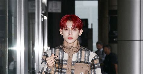 투모로우바이투게더 연준 공항의 만찢남