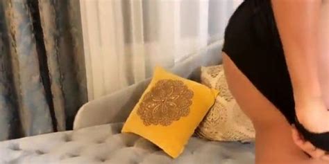 Daisy Marie Gives Footjob