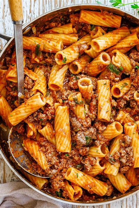 Beef Pasta In Tomato Sauce Beef Ragu Pasta Easy Pasta Dishes Beef