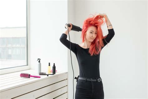 4 formas de cortar las puntas en casa y sanar el pelo sin pisar la peluquería Belleza IDEAL