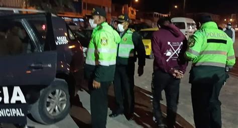 Serían tres los presuntos ladrones que cargaban con diferentes enseres de un hogar al que
