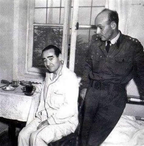 Pin By Cihanbey71 On Adam History People Historical Pictures Modern