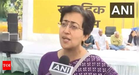 Aap Leaders Hold Collective Fast To Protest Against Arvind Kejriwals
