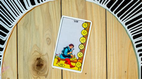 8 Пентаклей карта Таро значение Восьмерки Пентаклей сочетание с другими картами толкование