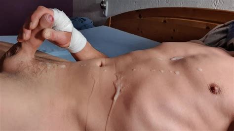 Riesiges Abspritzen Auf Den Bauch Und Versehentliche Gesichtsbesamung