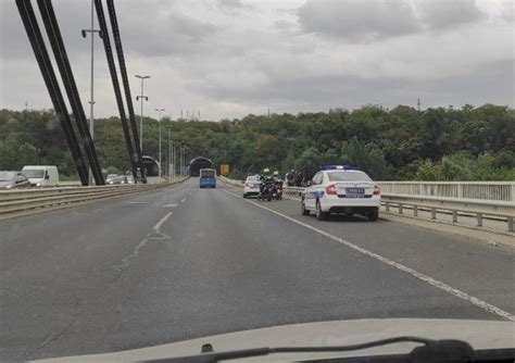 Drama Na Mostu Slobode Policija U Poslednjem Trenutku Sprečila Devojku