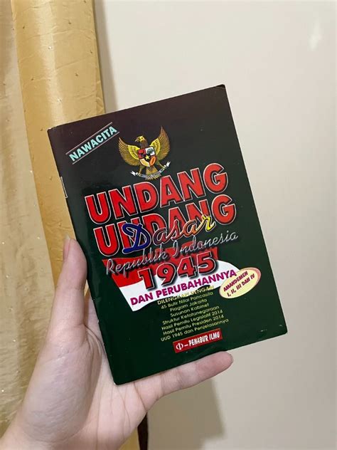 BUKU UUD 1945 DAN PERUBAHANNYA AMANDEMEN LENGKAP Buku Alat Tulis