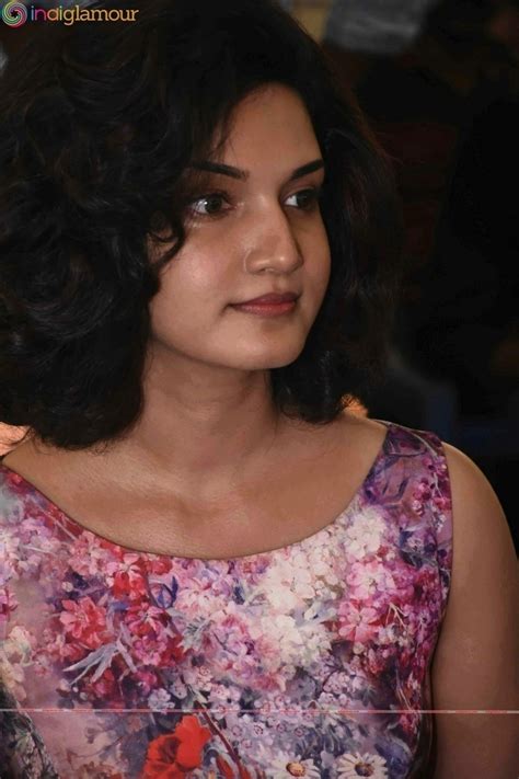 Honey Rose Actress Photoimagepics And Stills 393101