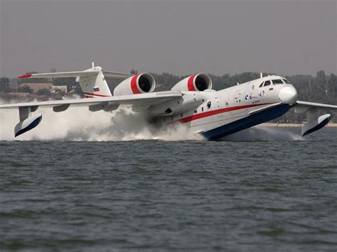 Βαρυμπόμπη: Ο ρωσικός ιπτάμενος γίγαντας Beriev Be-200 έριχνε 12 τόνους ...