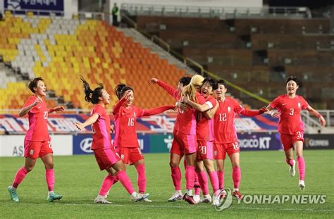 기뻐하는 여자축구 대표팀 연합뉴스