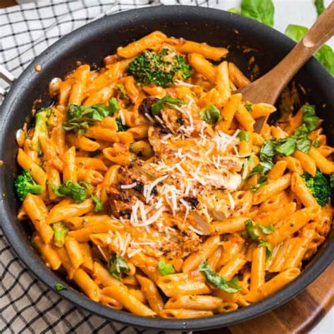 Spicy Vodka Pasta With Chicken Gigi Hadid Pasta Recipe Busy Day Dinners